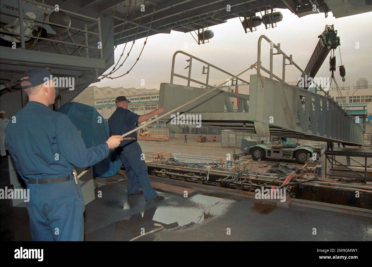 Uss kitty hawk pao hi-res stock photography and images - Alamy
