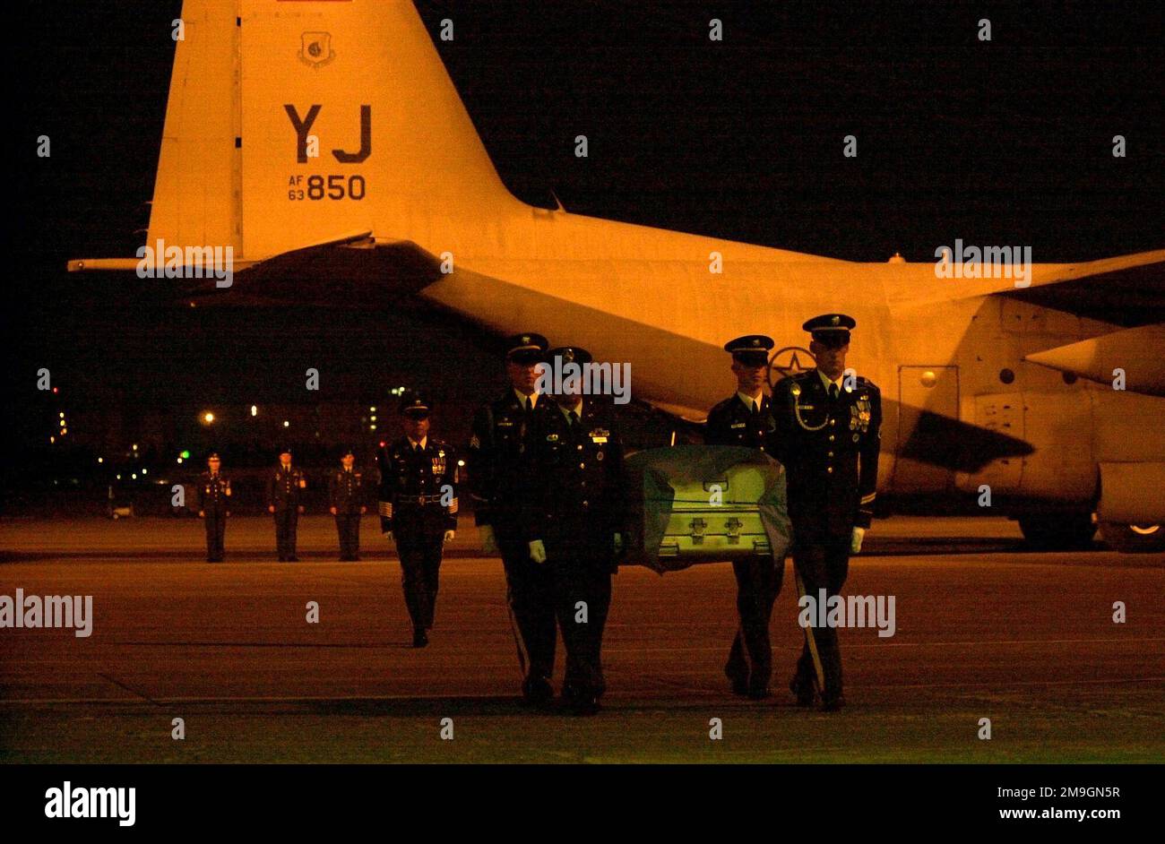 02 yokota air base hi-res stock photography and images - Alamy