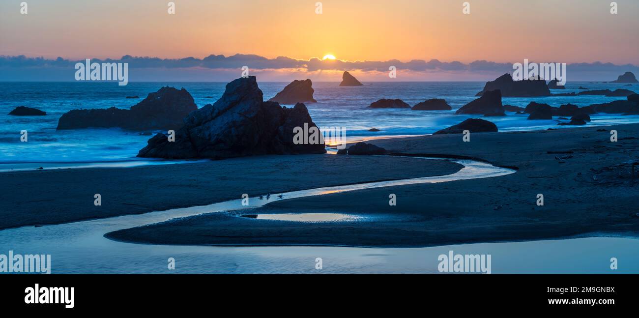 Beach and rock formations at sunset, Harris Beach State Park, Oregon ...