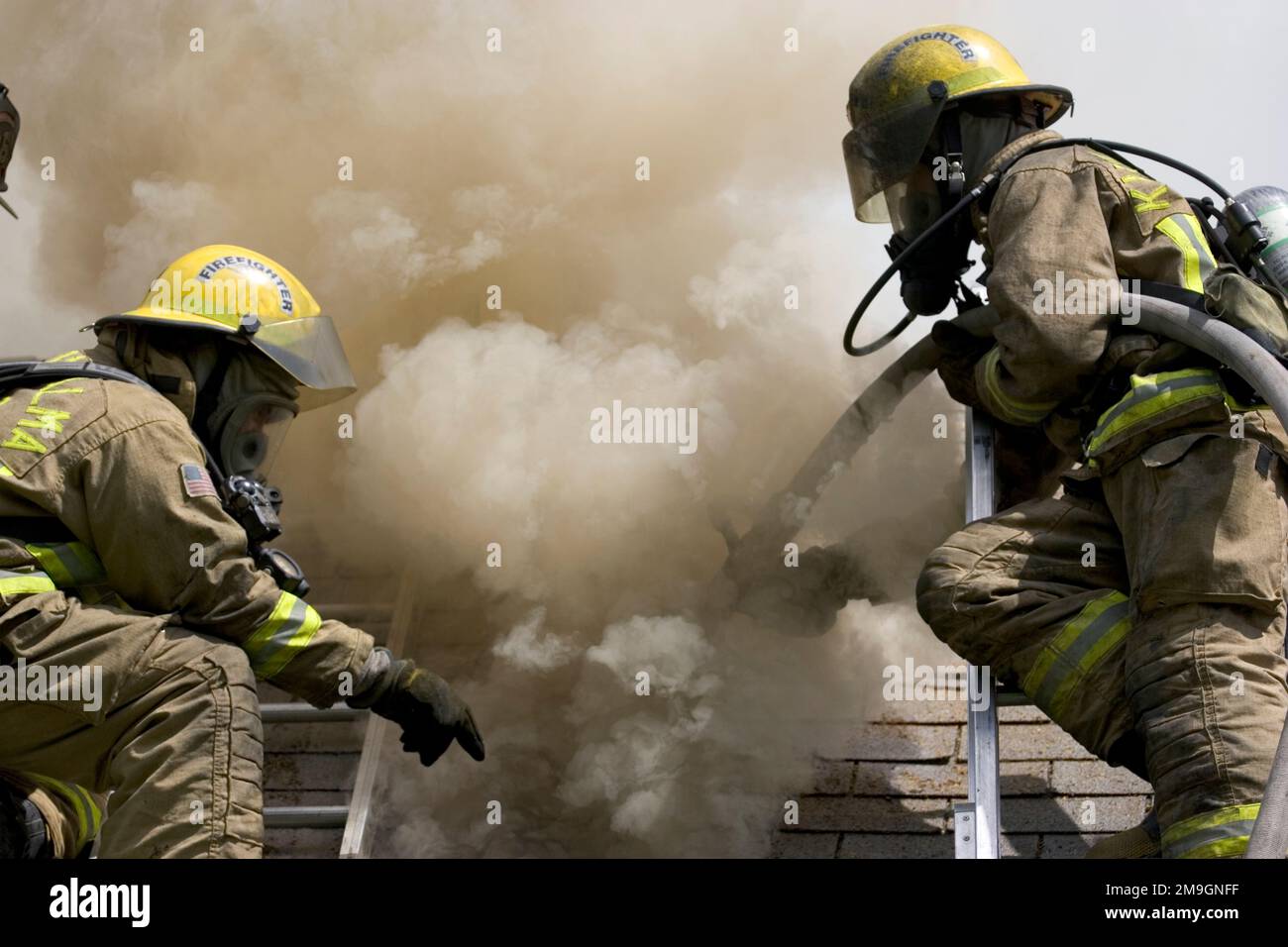 Fire on roof hi-res stock photography and images - Alamy