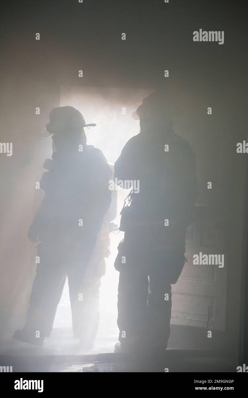 Structure fire hi-res stock photography and images - Alamy