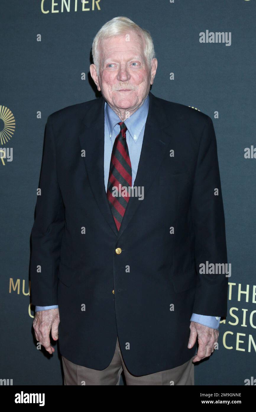 LOS ANGELES - JAN 14: Robert Abernethy at Music Center Tribute to Jerry ...