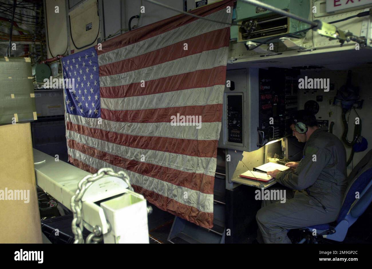 011007-F-5772H-031. [Complete] Scene Caption: A US Air Force C-17A ...