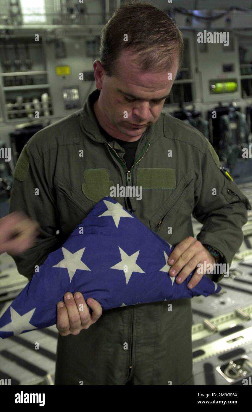 011007-F-5772H-016. [Complete] Scene Caption: An Air Force C-17A ...