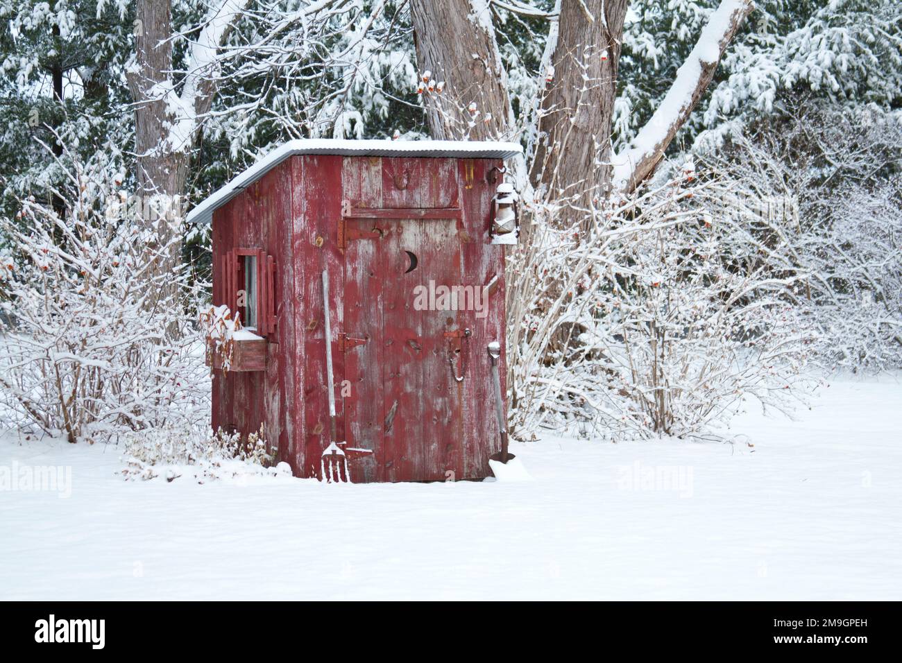 Cold winter outhouse in snow hi-res stock photography and images - Alamy