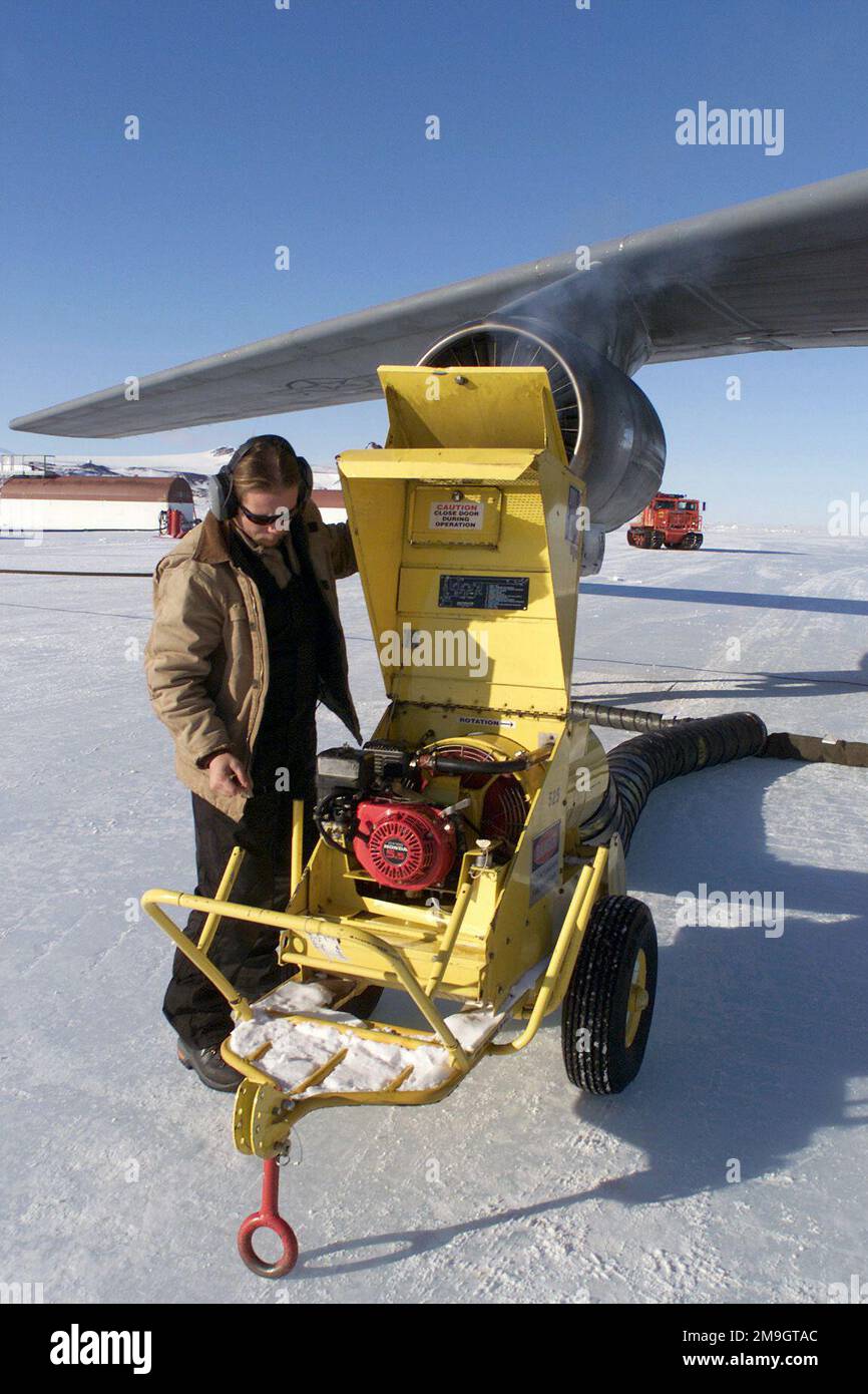 Aircraft heaters hi-res stock photography and images - Alamy