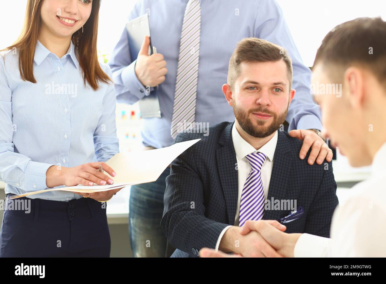Ending meeting hi-res stock photography and images - Alamy