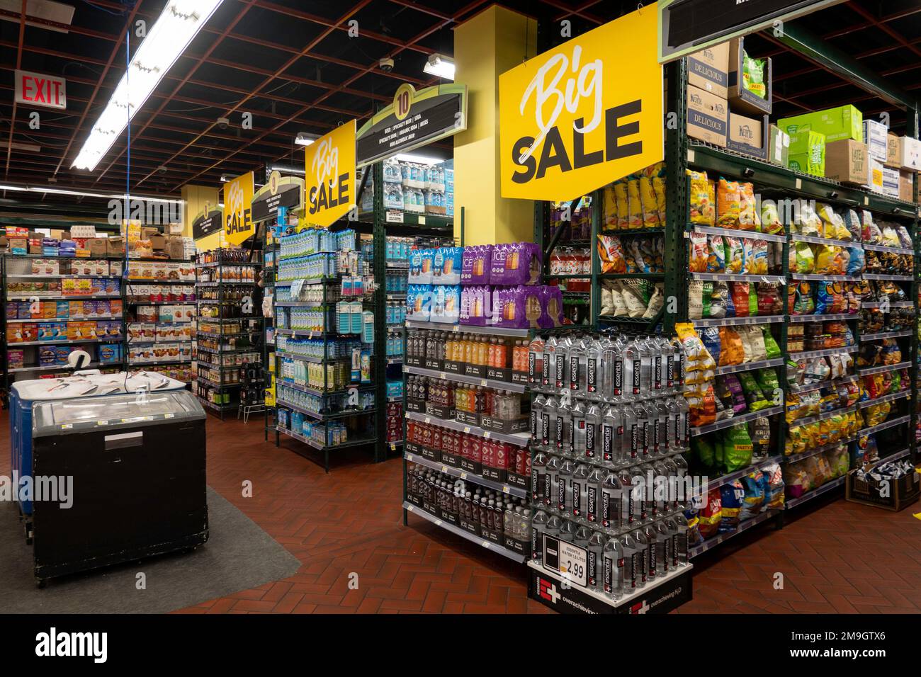 Super market aisle sign hi-res stock photography and images - Alamy