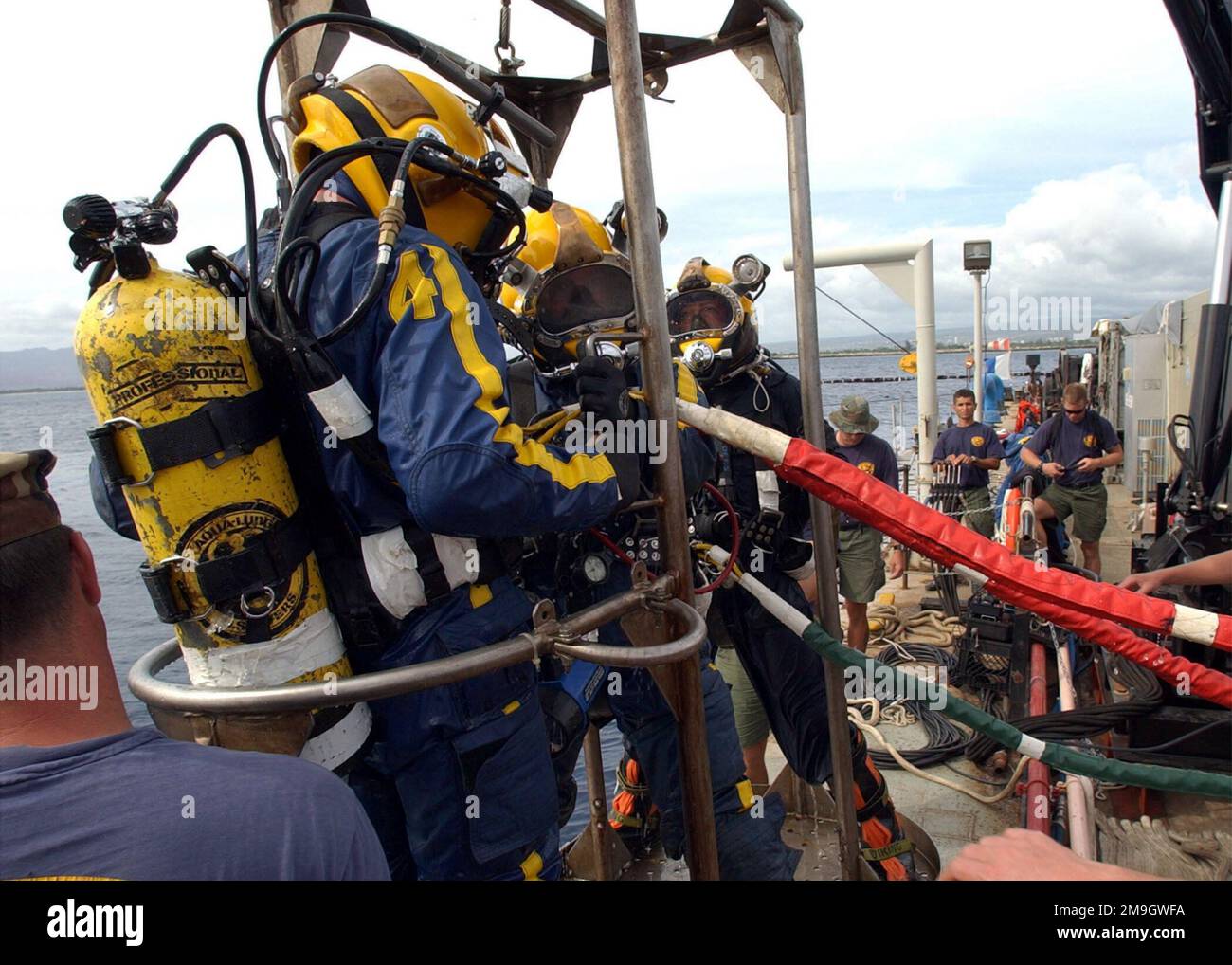 011019-N-3093M-021. Base: Crowley 450-10 Barge Scene Major Command ...