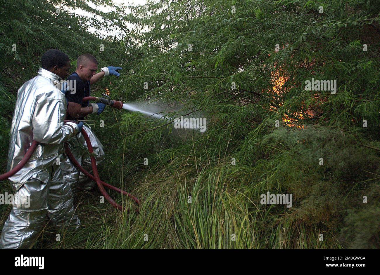 World trade center attack 2001 fire hi-res stock photography and images ...