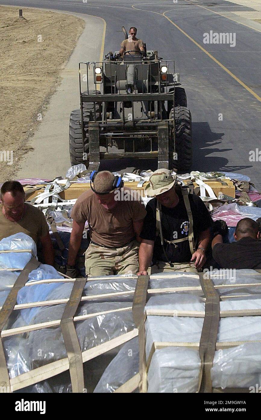 Members of the 615th Tanker Airlift Control Element (TALCE), Travis Air ...
