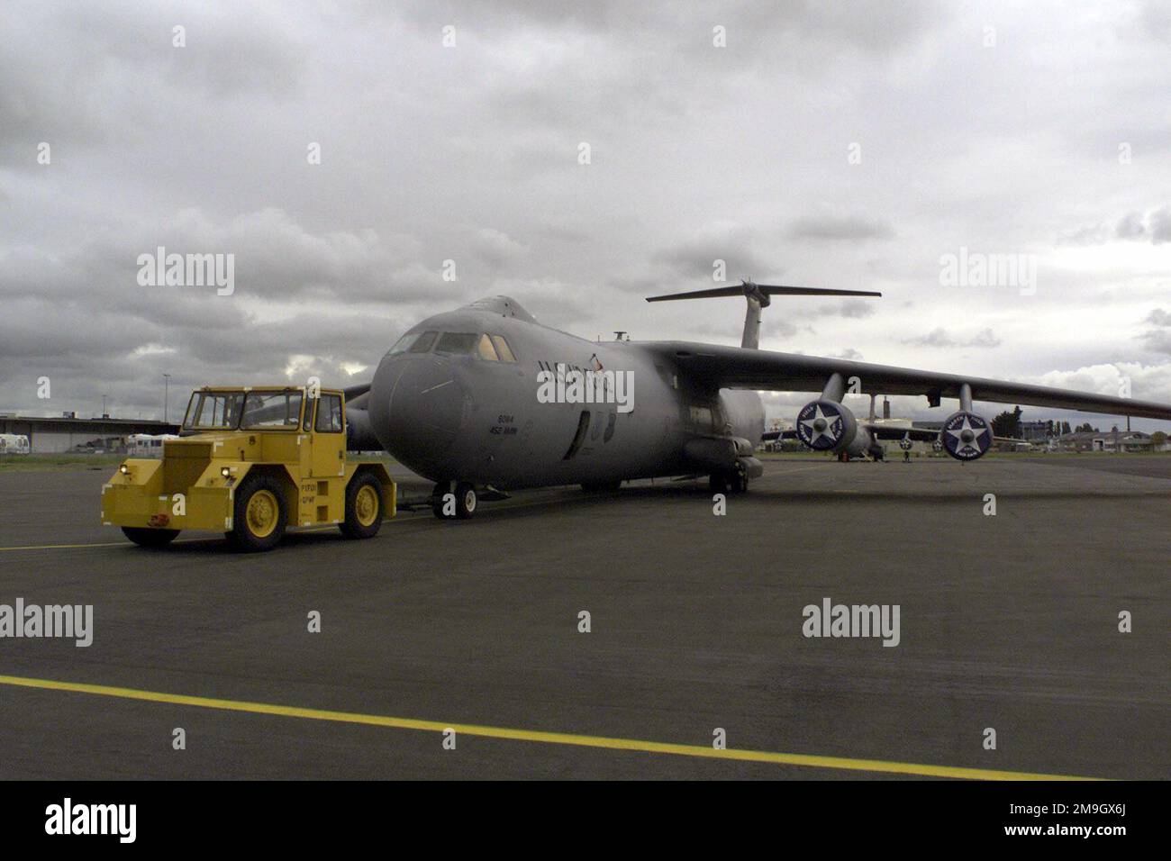 Flightline repair hi-res stock photography and images - Alamy