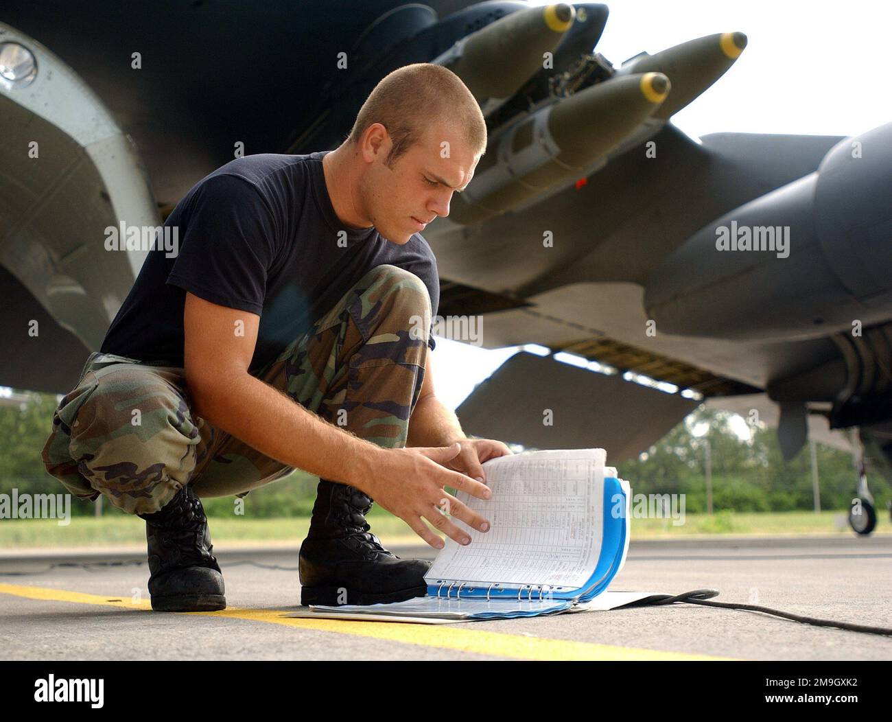 An Air Force B-52 Stratofortress crewchief from the 28th Air ...
