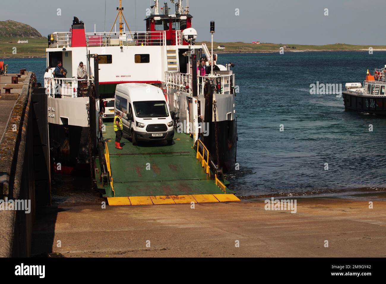 The Calmac ferry arrived at the jetty at Fionnphort from Iona ...
