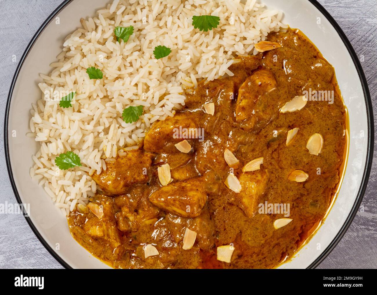 chicken korma and rice Stock Photo - Alamy