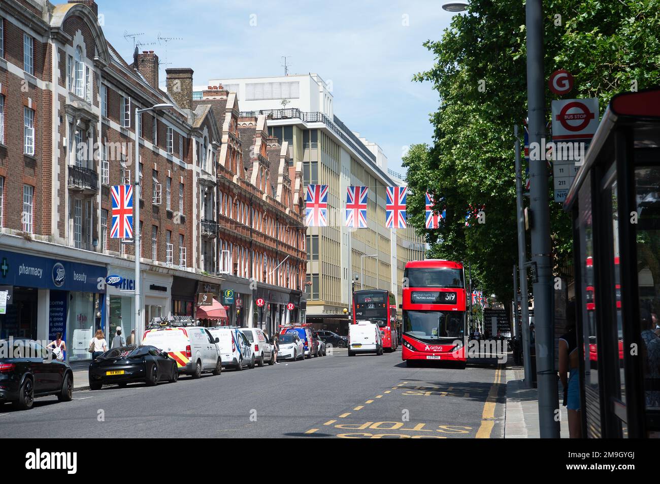 Chelsea, London, UK. 16th June, 2022. A bus in the King's Road in ...