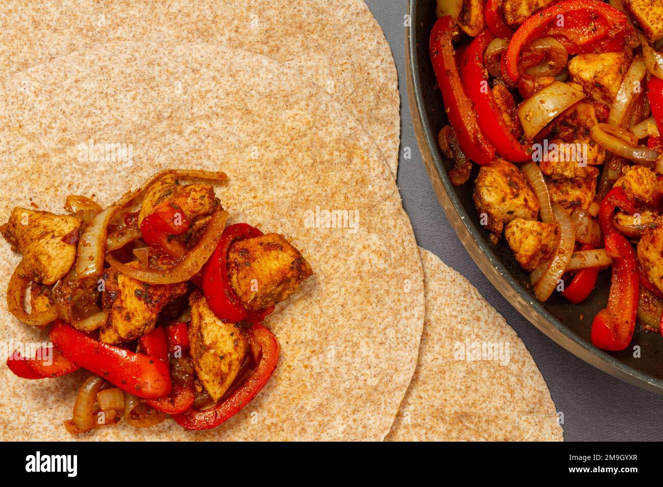 Chicken, red pepper and onion fajitas close up Stock Photo - Alamy