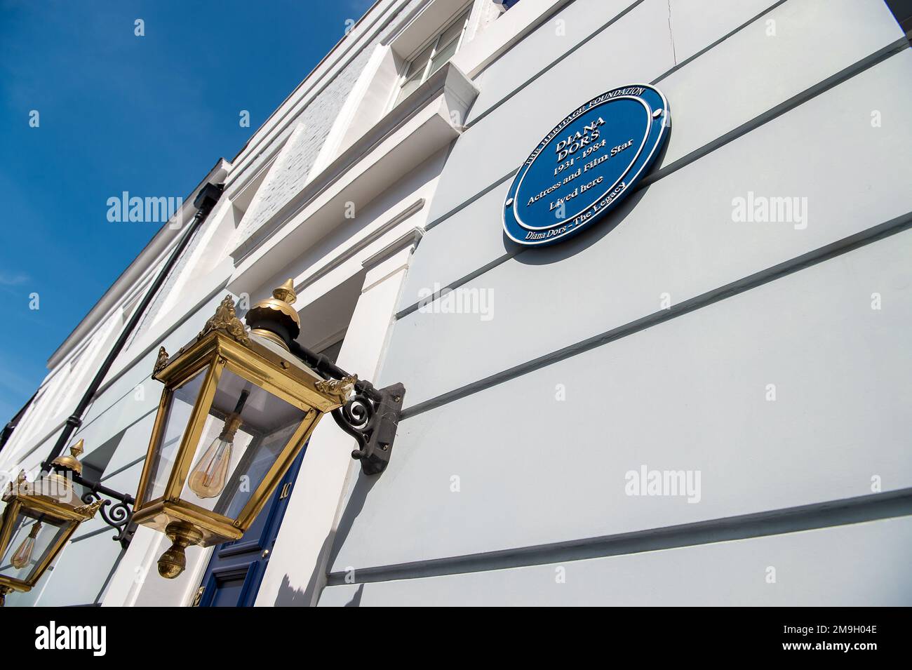 Chelsea, London, UK. 16th June, 2022. A blue plaque outside the former ...