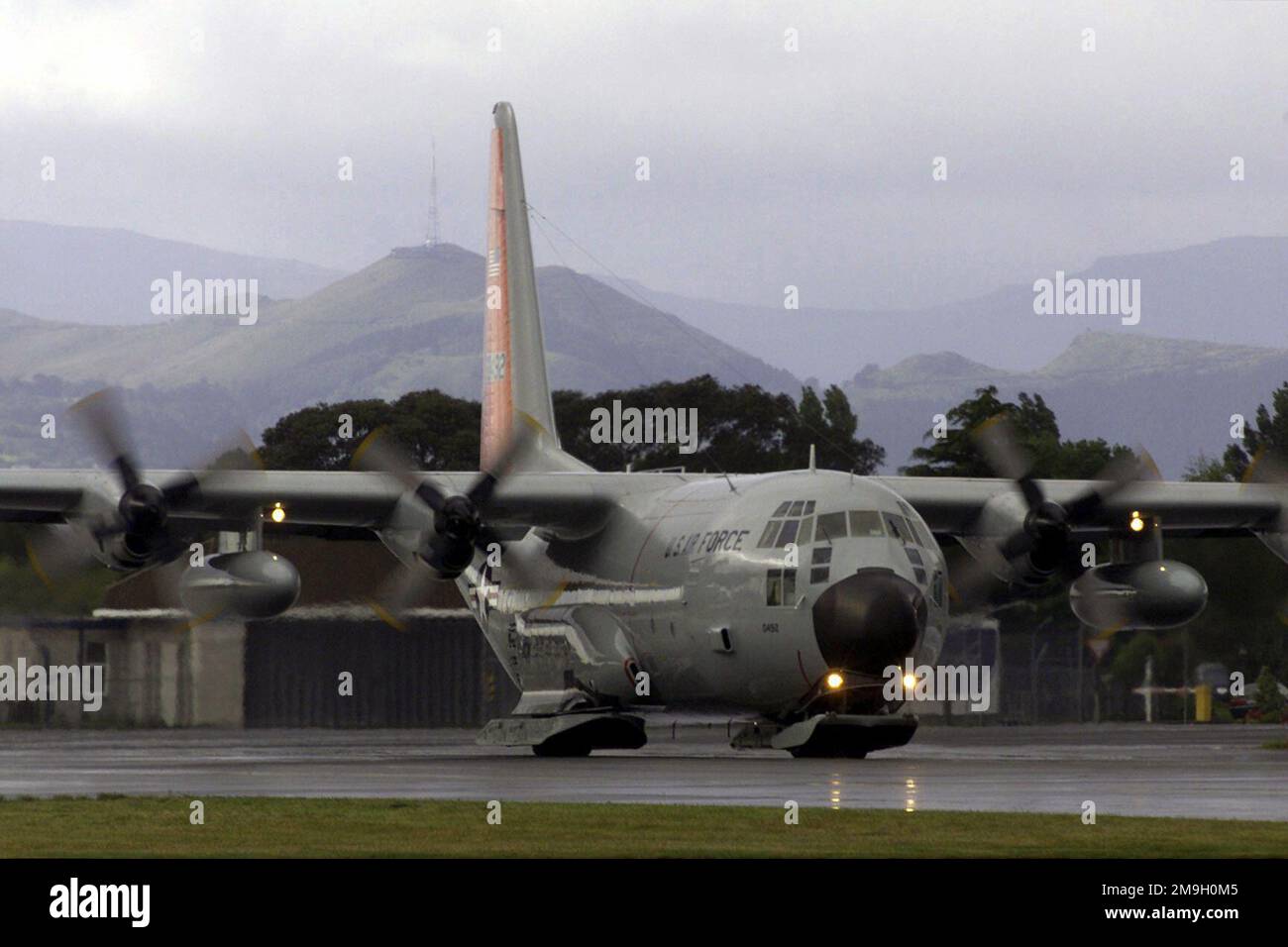 109th airlift squadron hi-res stock photography and images - Alamy