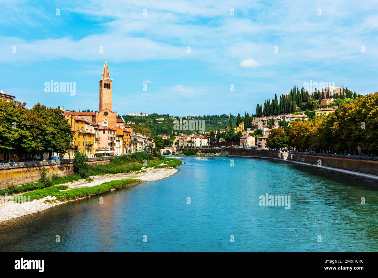 Verona city landscape. Beautiful Verona view with Pietra Bridge (Ponte ...
