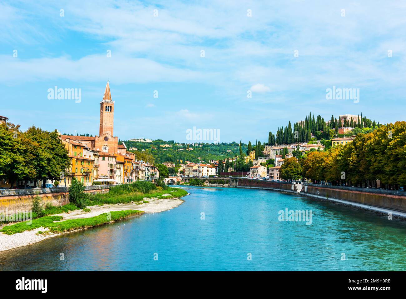 Verona city landscape. Beautiful Verona view with Pietra Bridge (Ponte ...