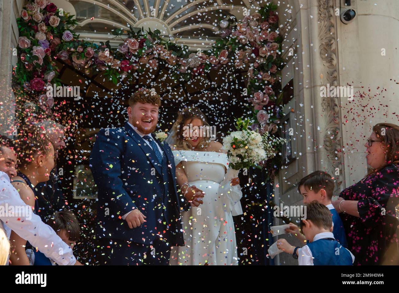Chelsea, London, UK. 16th June, 2022. A happy couple get married at ...