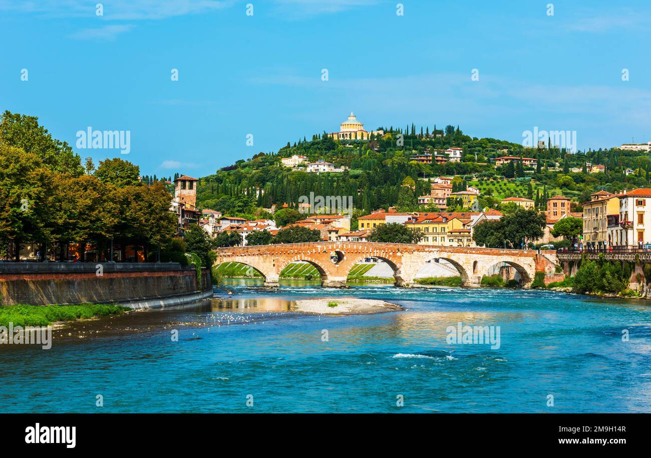 Verona city landscape. Beautiful Verona view with Pietra Bridge (Ponte ...