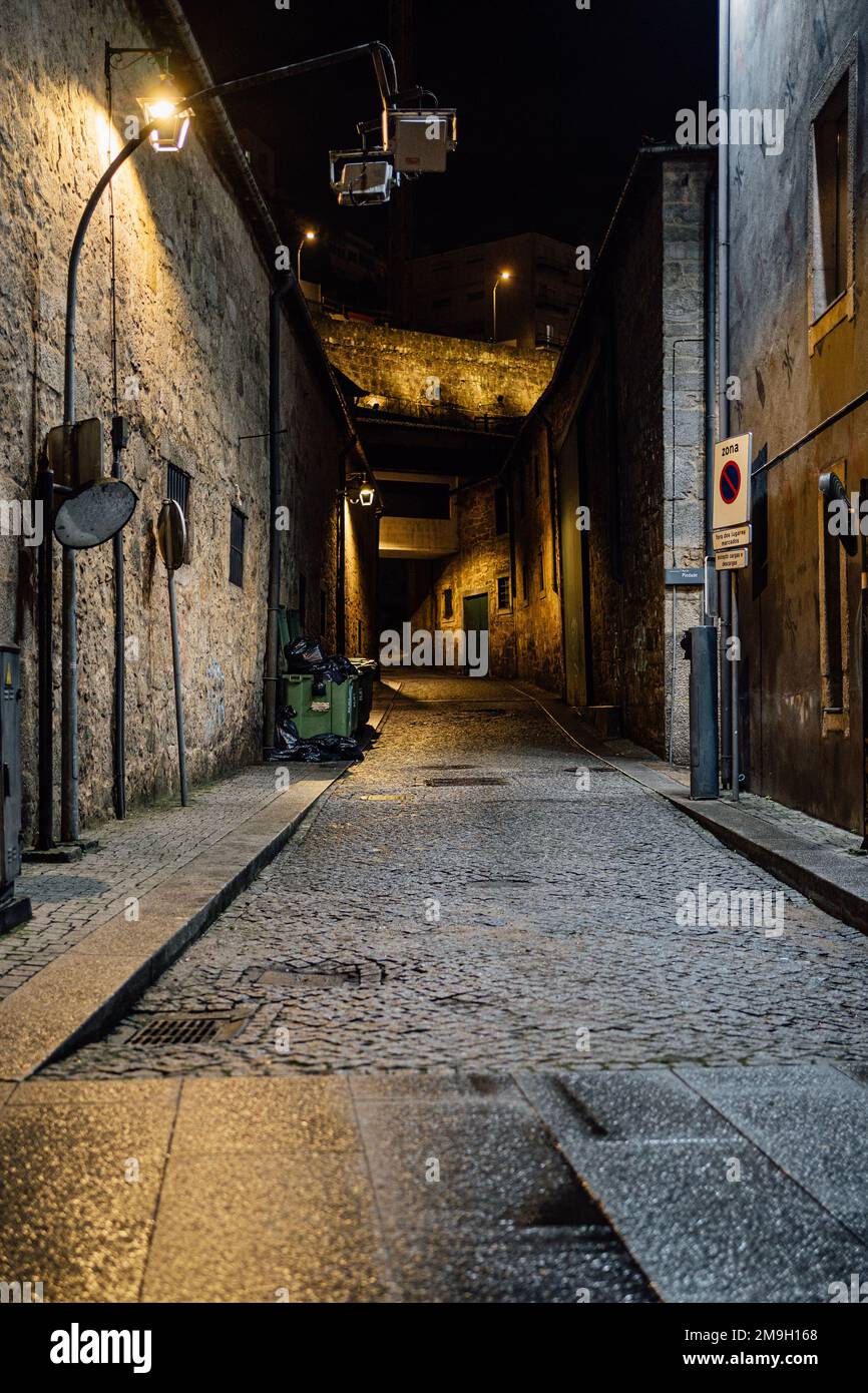 Wet cobbled street at night hi-res stock photography and images - Alamy