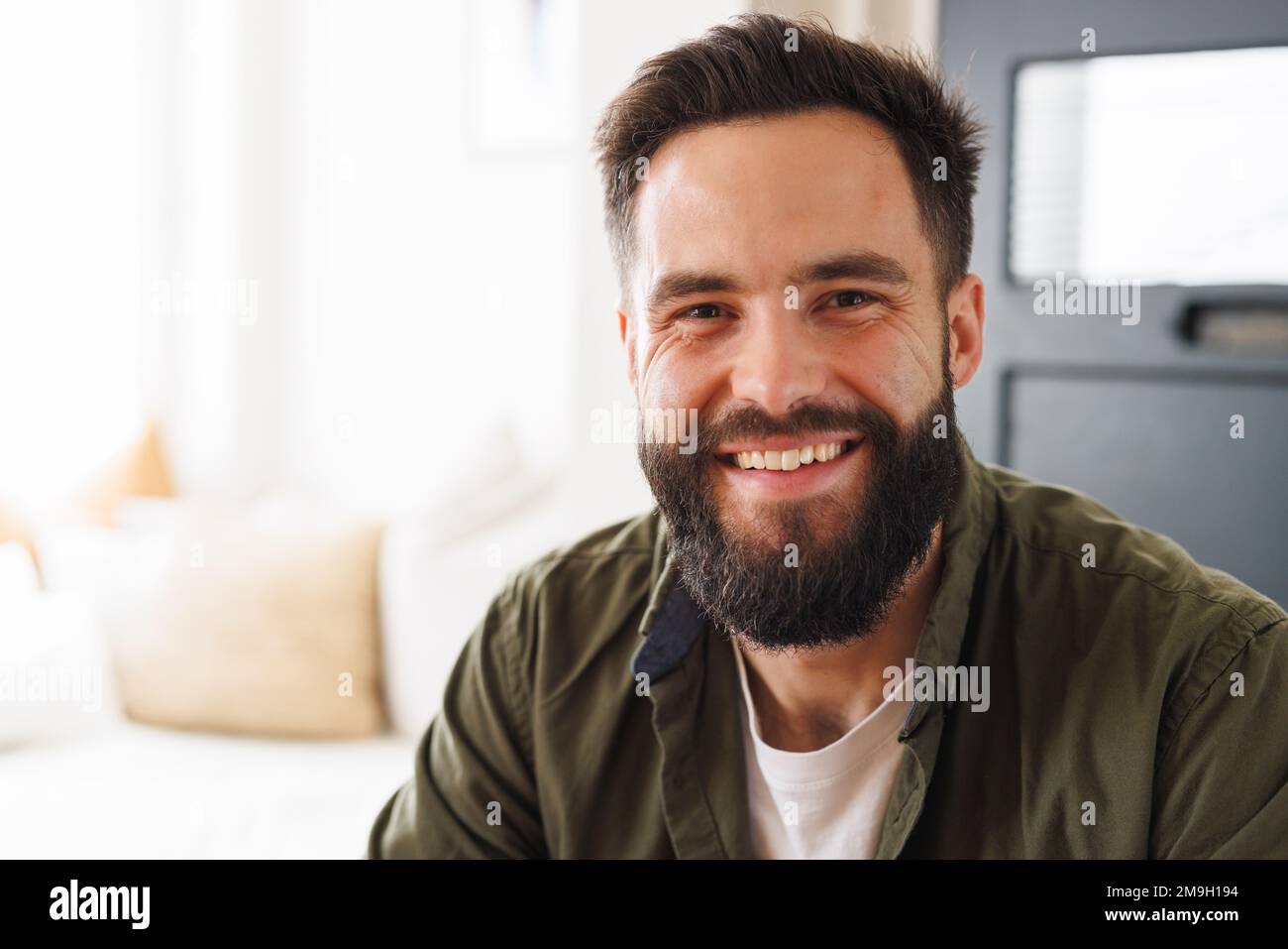 Re wearing jacket hi-res stock photography and images - Alamy