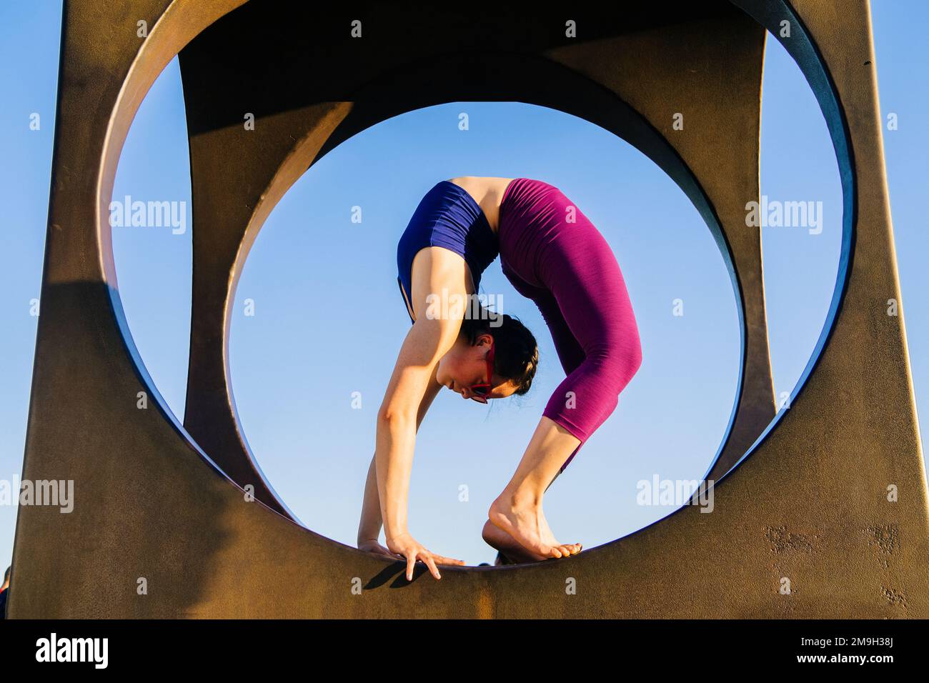Contortionist hi-res stock photography and images - Alamy