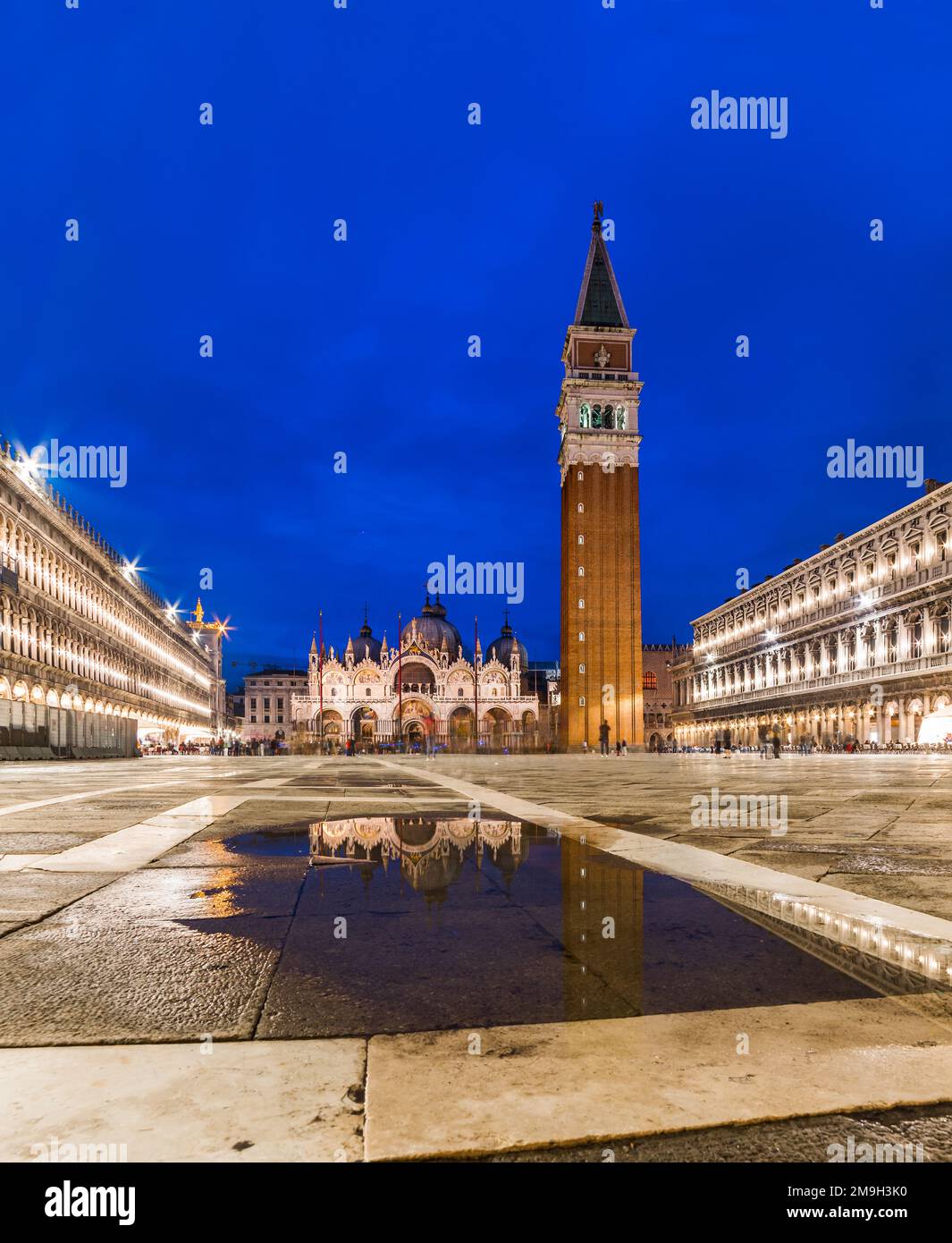 Piazza San Marco (St. Mark's Square) night view. Basilica di San Marco ...