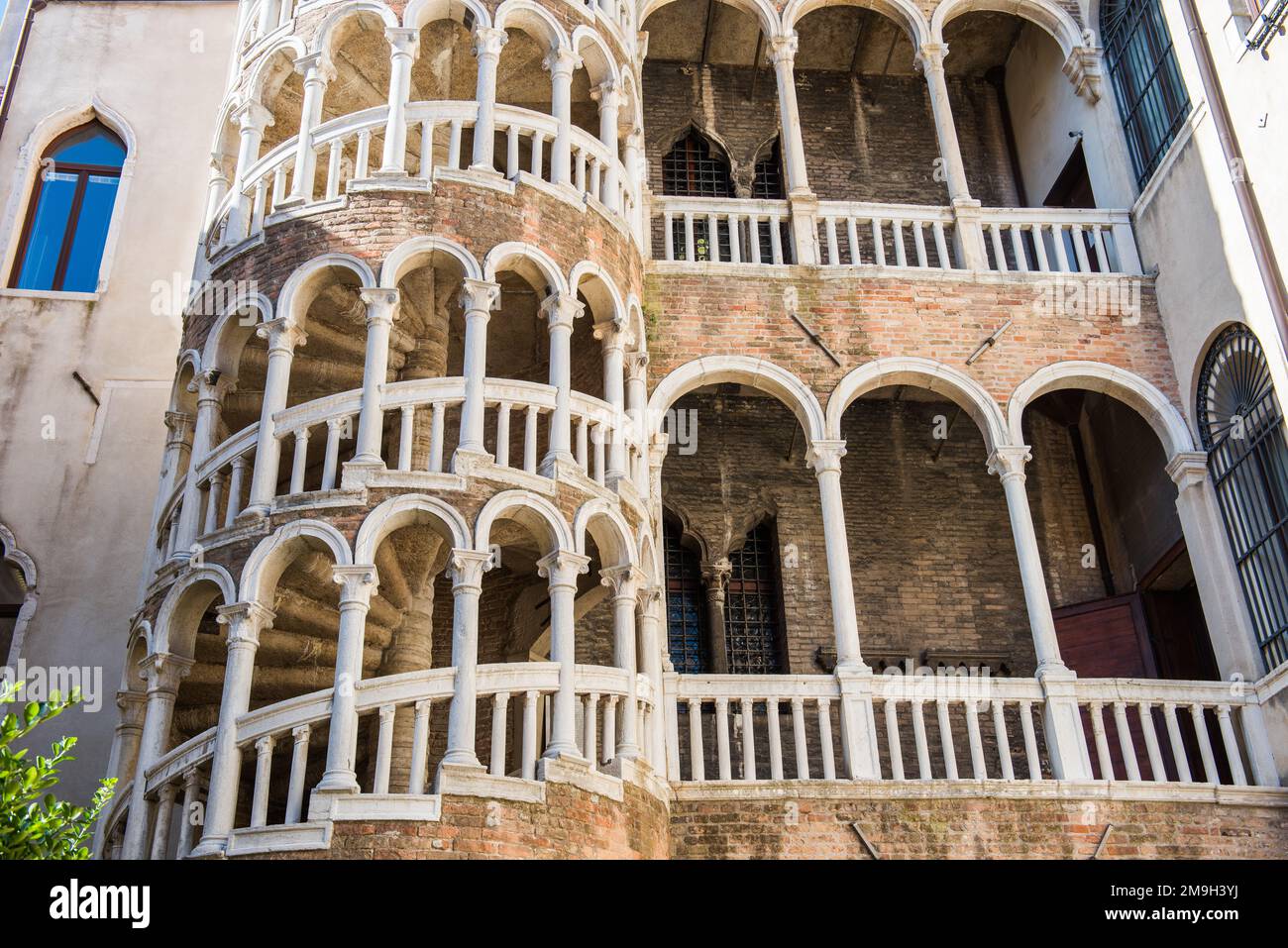 Scala Contarini del Bovolo (Palazzo Contarini del Bovolo) in Venice ...