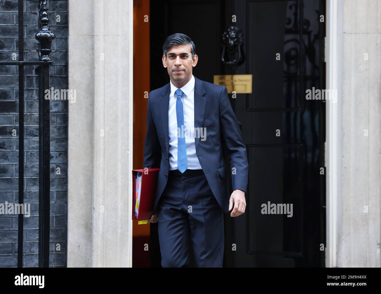 London, UK, 18th January 2023. PM, Rishi Sunak leaves number 10 on ...