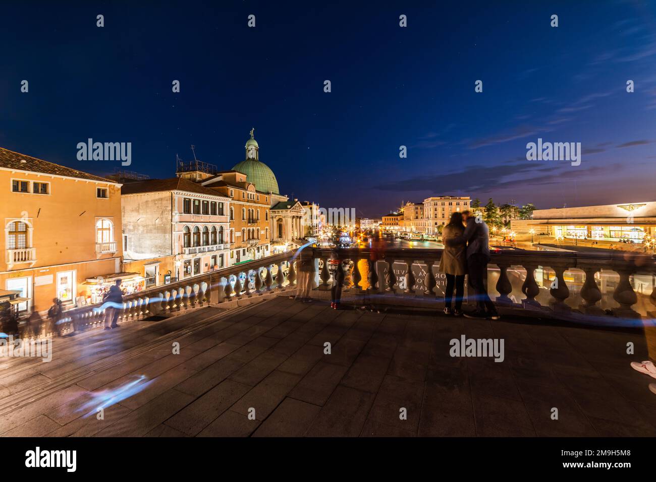 VENICE, ITALY - SEPTEMBER 23, 2019: Beautiful Venice night view with ...