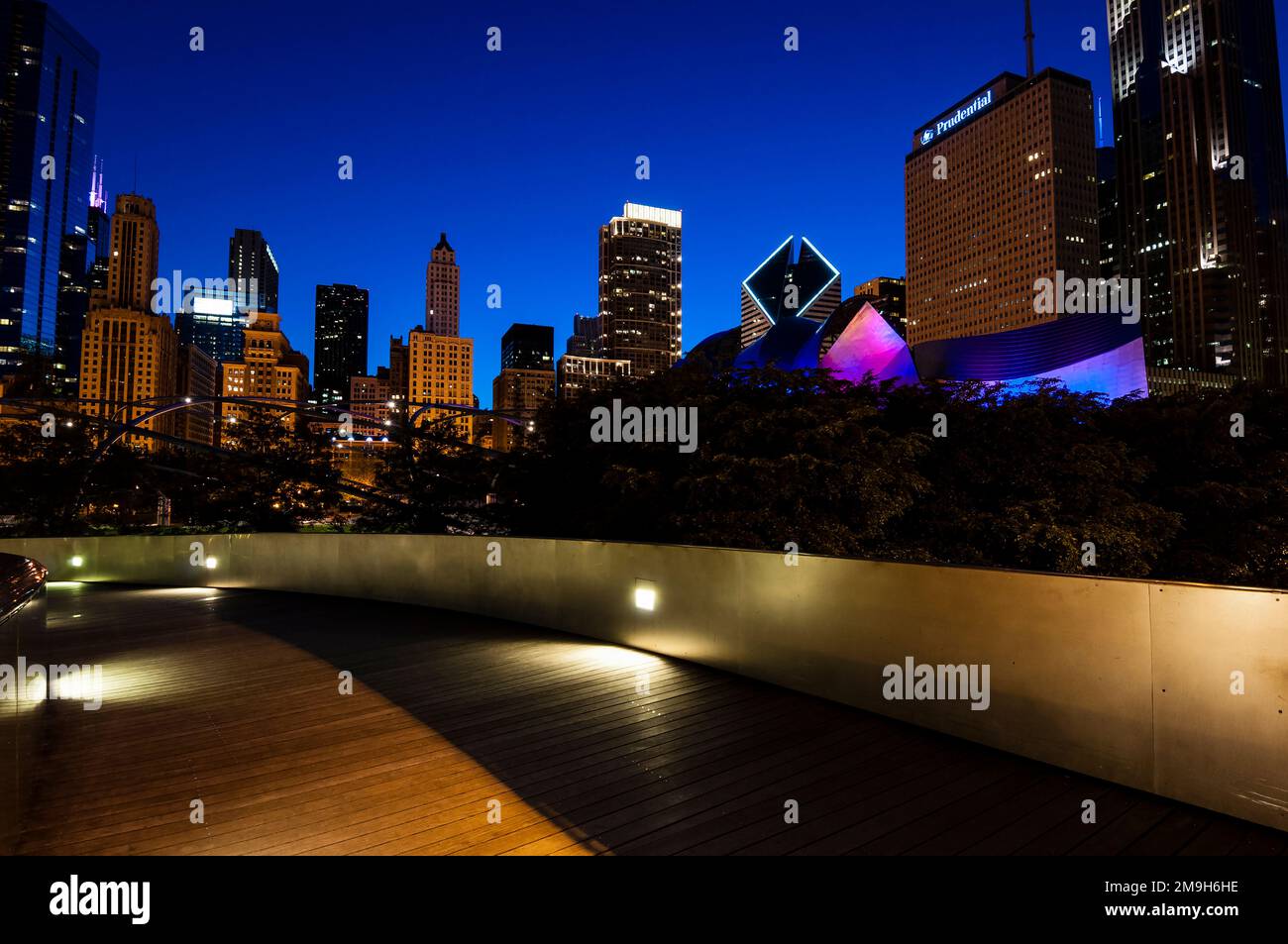 View of illuminated architecture at night, Chicago, Illinois, USA Stock ...
