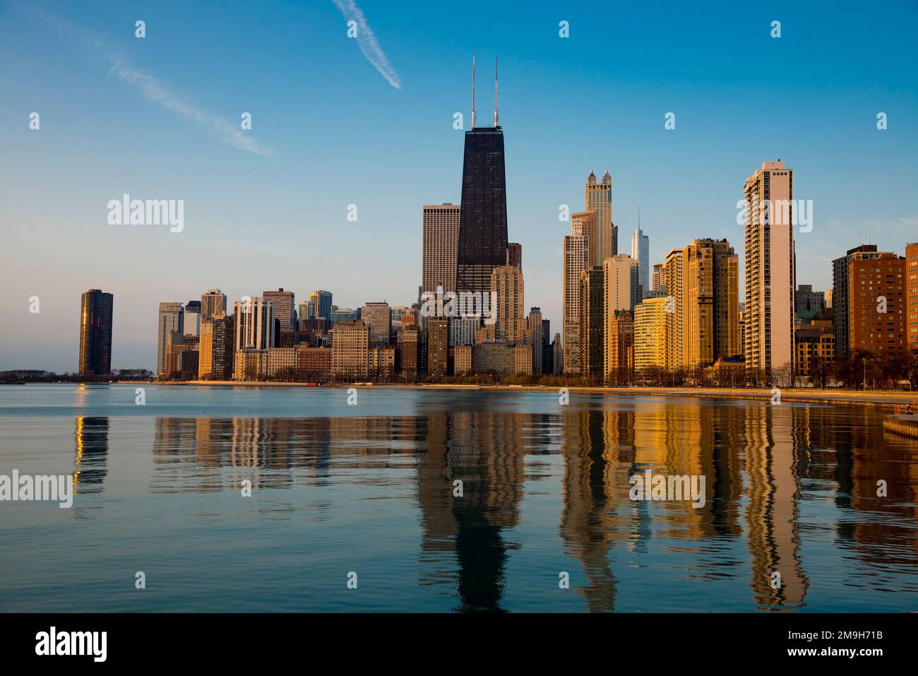 Chicago lake michigan sunset hi-res stock photography and images - Alamy