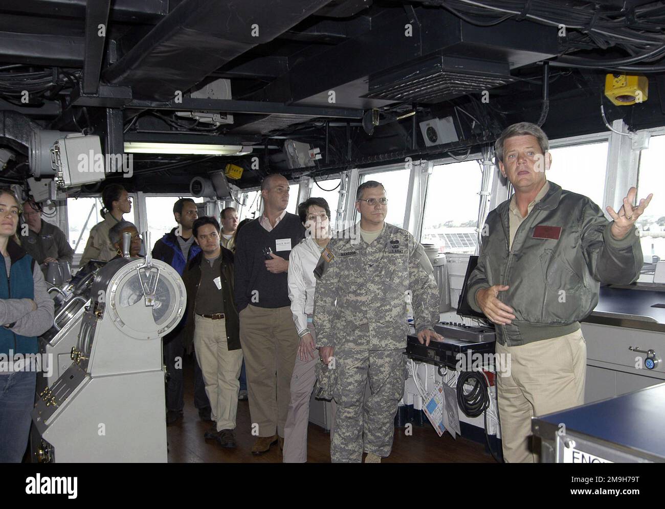 060404-N-1752N-044. Base: USS Dubuque (LPD 8 Stock Photo - Alamy