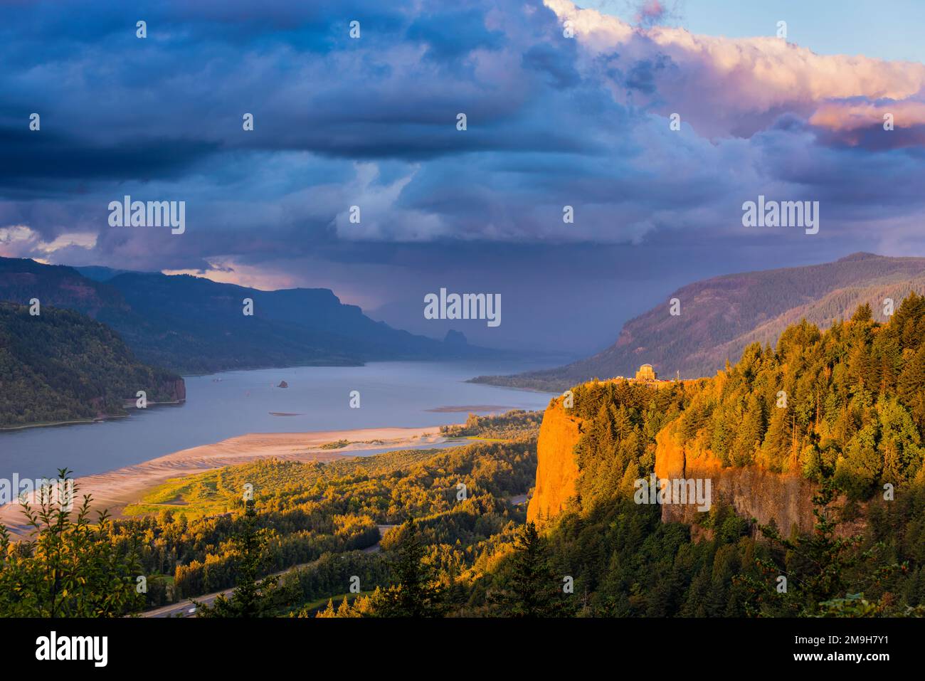 Dramatic sky over Columbia River Gorge, Oregon, USA Stock Photo - Alamy