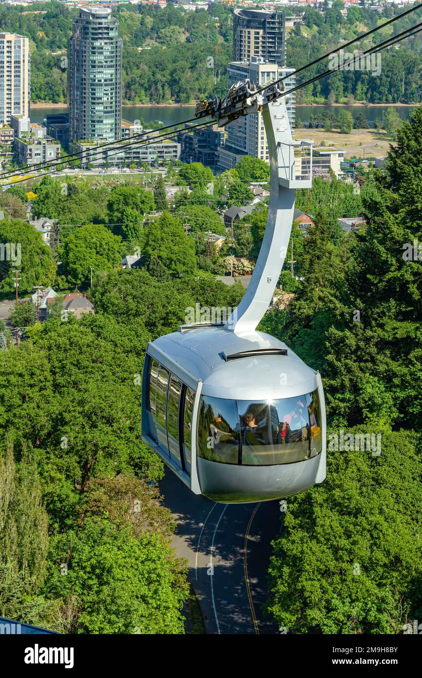 Aerial tramway hi-res stock photography and images - Alamy