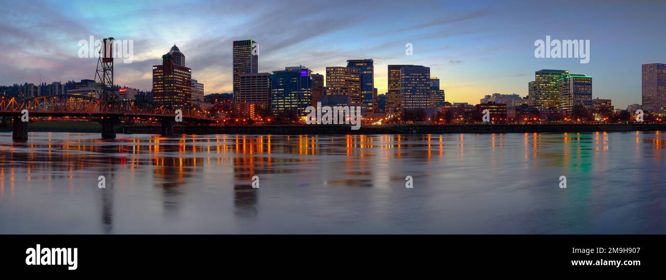 Portland oregon waterfront hi-res stock photography and images - Alamy
