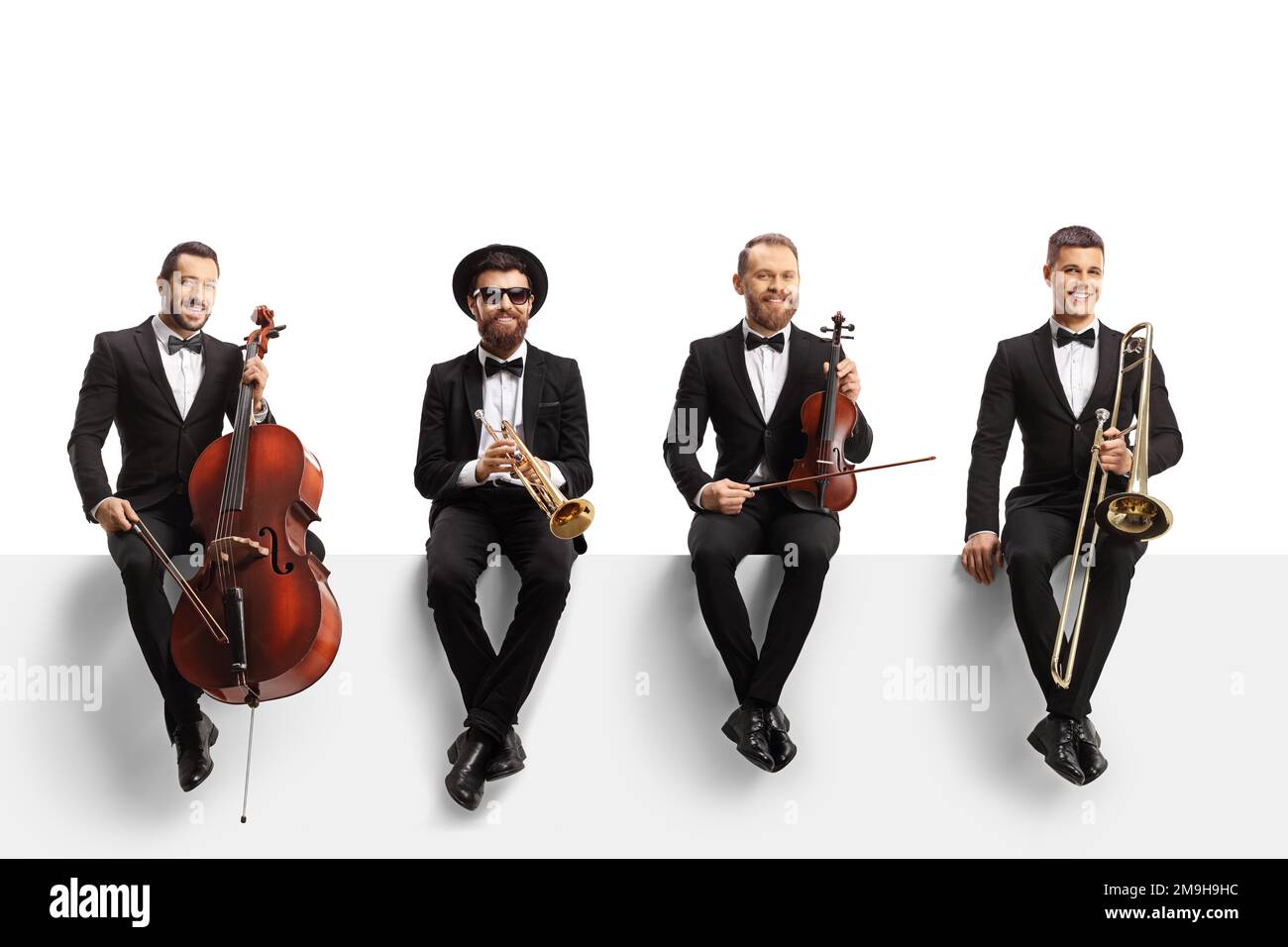 Full portrait violin player hi-res stock photography and images - Alamy