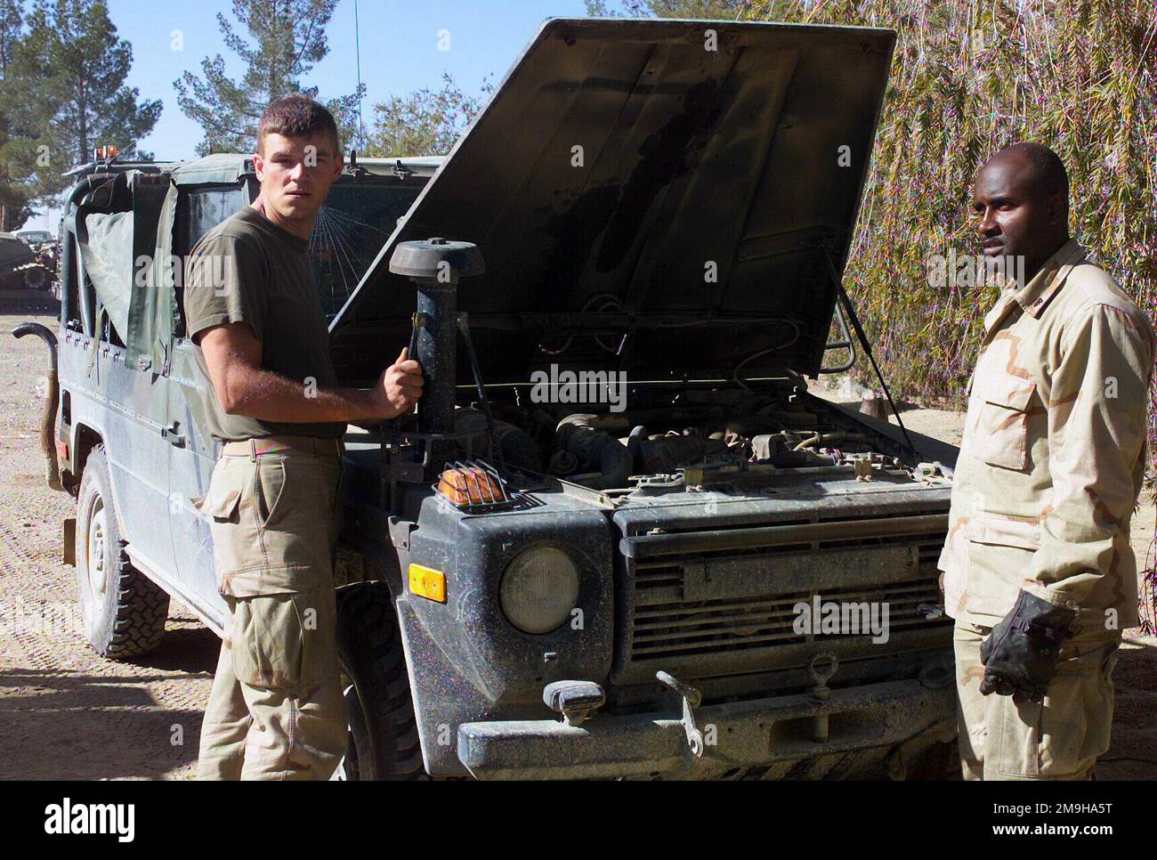 Marine mechanics with Headquarters Company, Battalion Landing Team 3/6 ...