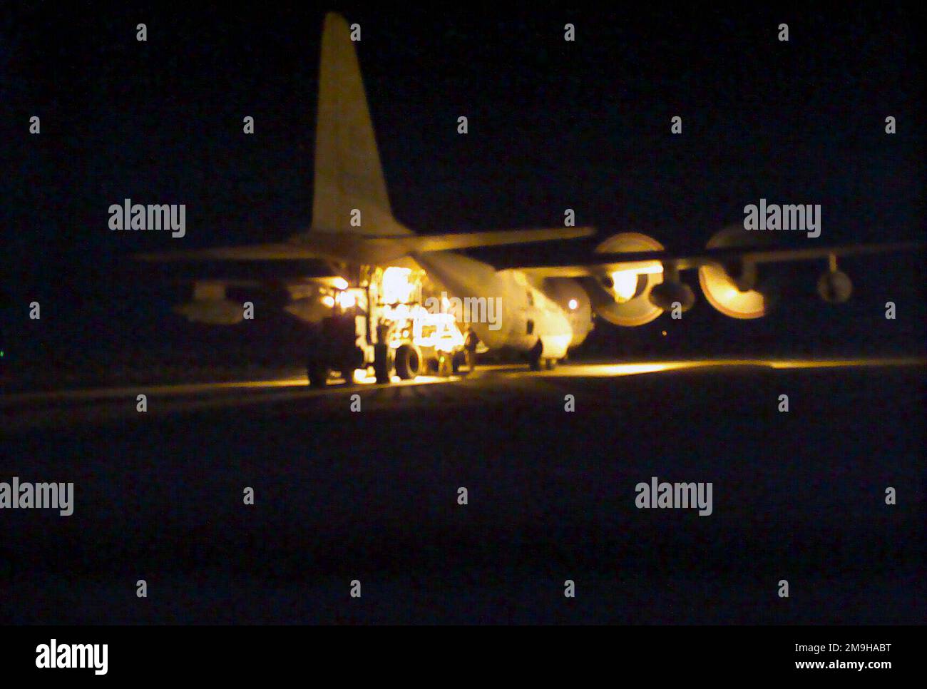 Night aerial refueling hi-res stock photography and images - Alamy