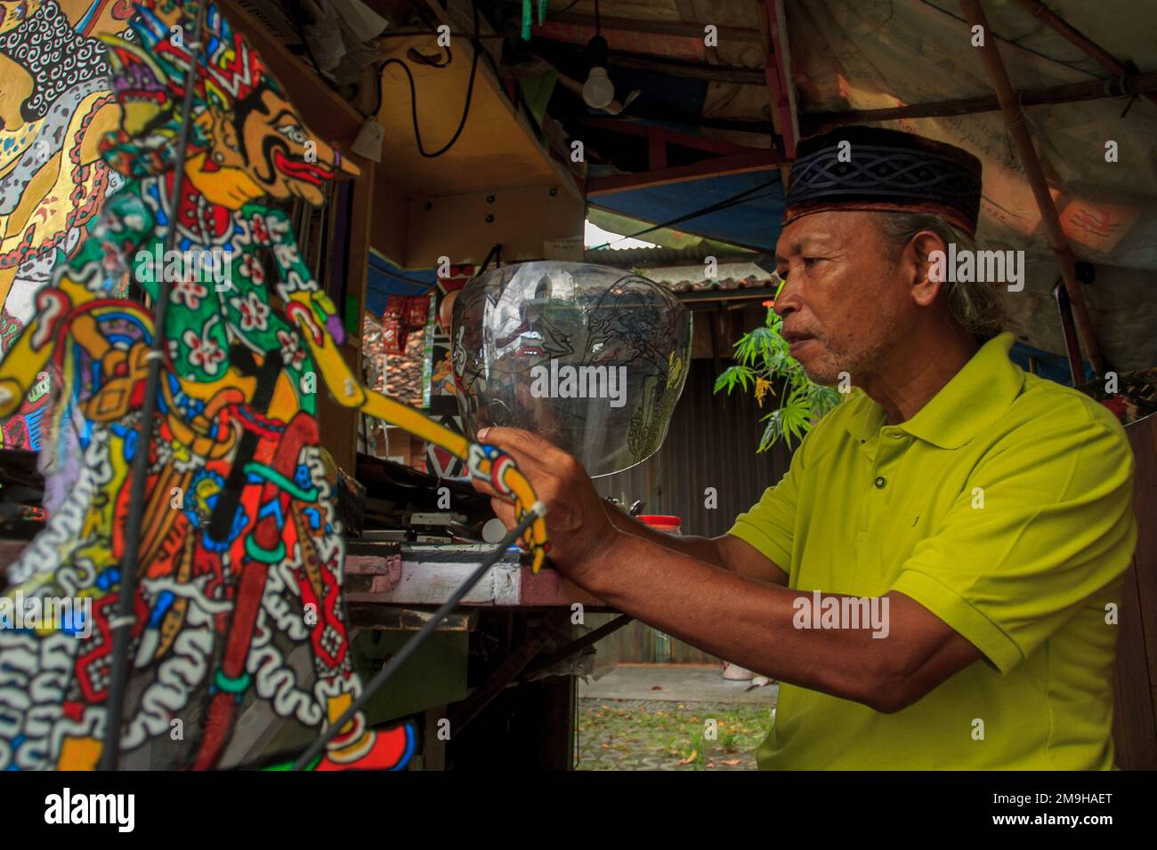 Reducing plastic bottles hi-res stock photography and images - Alamy