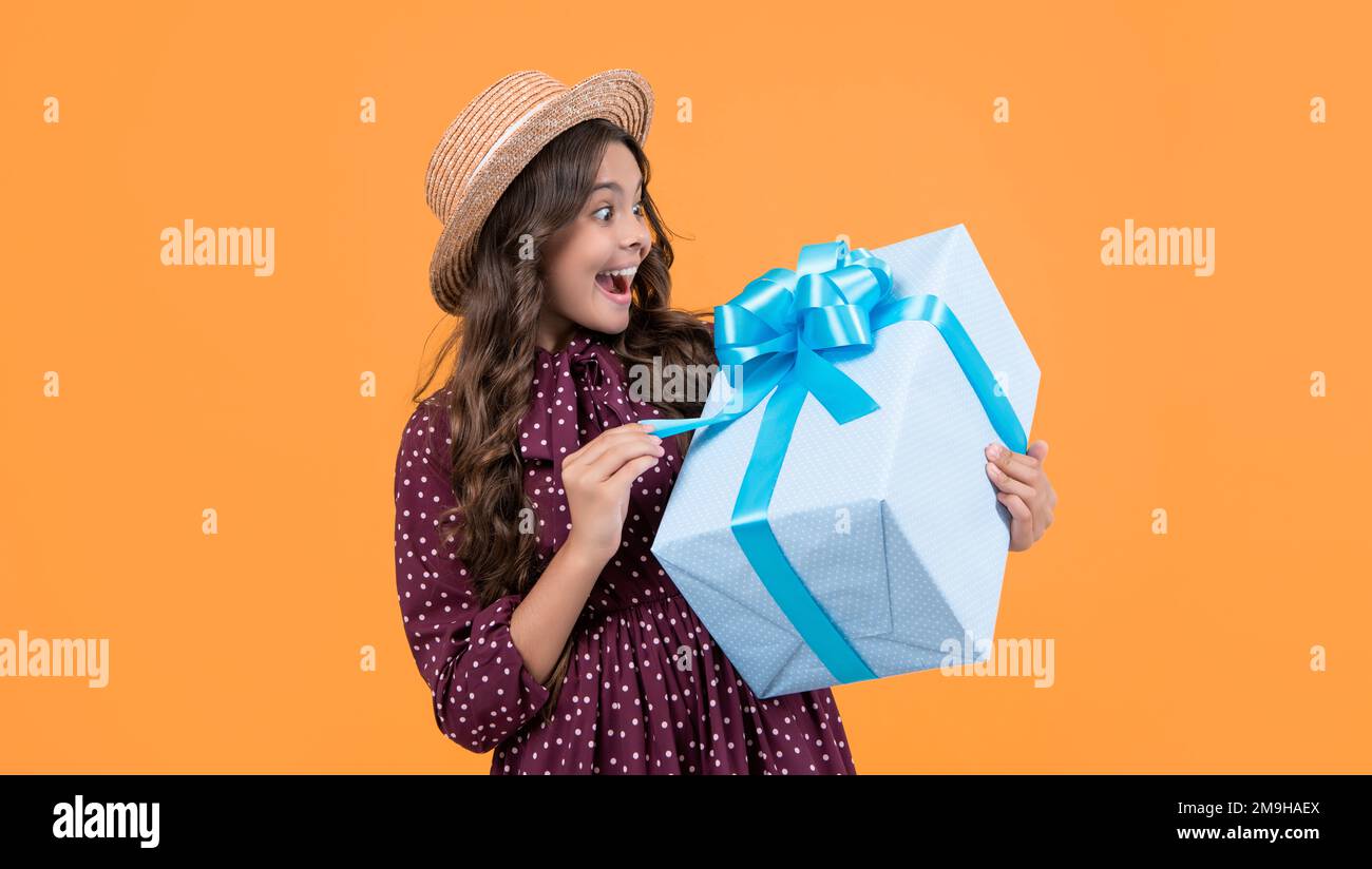 Surprised curious teen girl hi-res stock photography and images - Alamy