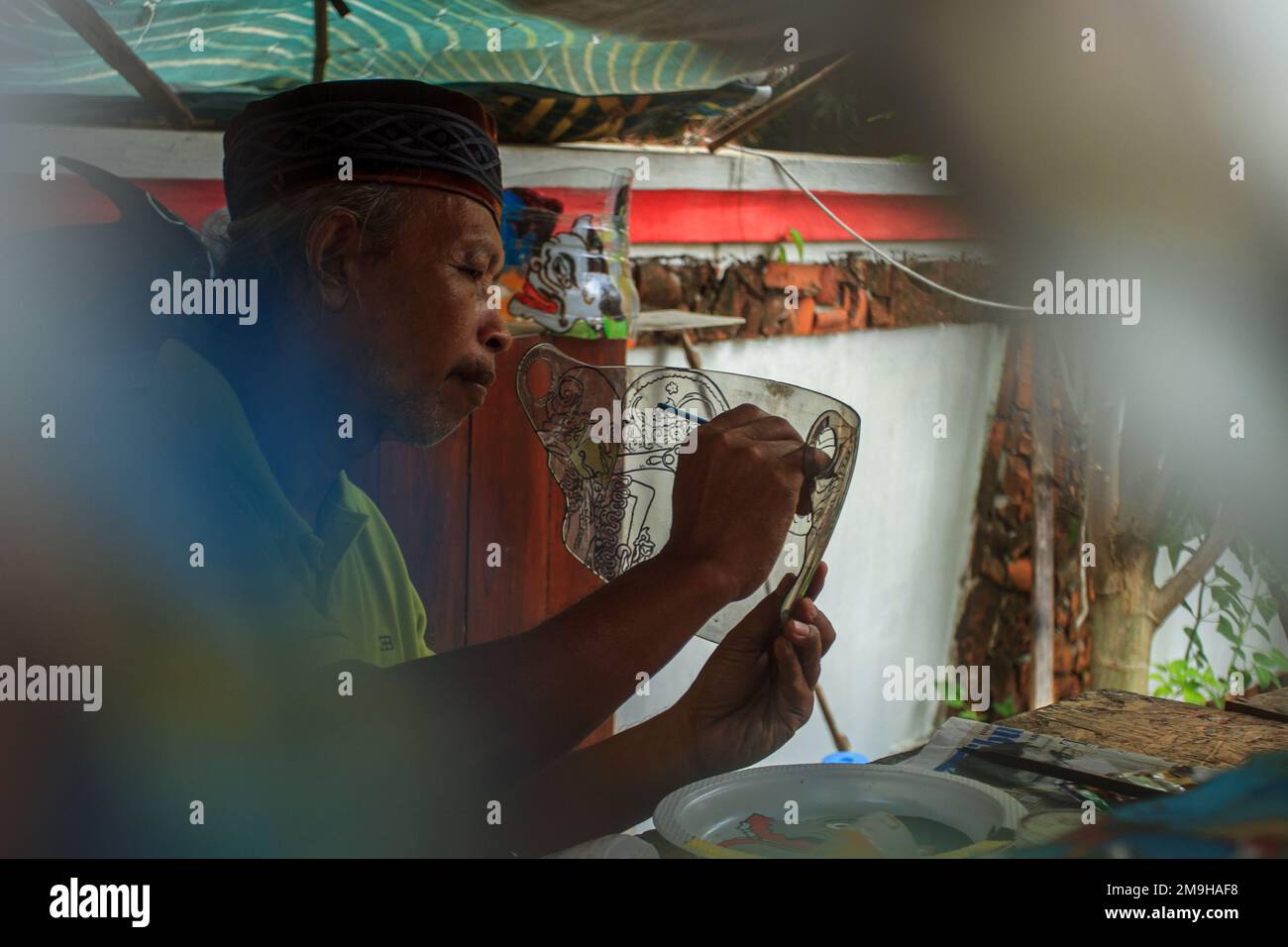 Yogyakarta, Indonesia. 18th Jan, 2023. An Indonesian artists Iskandar ...