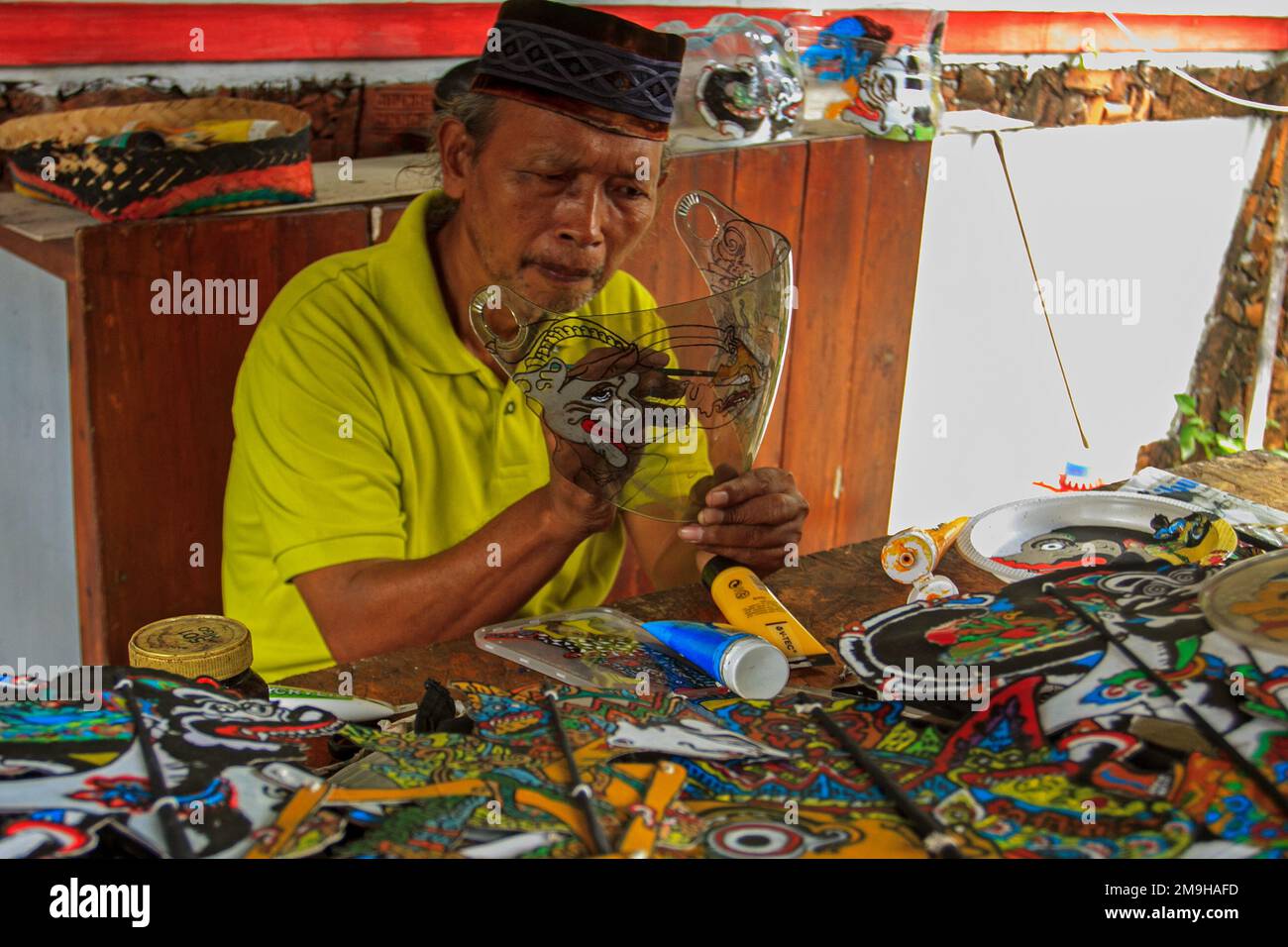 Yogyakarta, Indonesia. 18th Jan, 2023. An Indonesian artists Iskandar ...