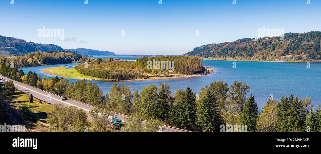 Landscape with island in river, Columbia River Gorge, Oregon, USA Stock ...