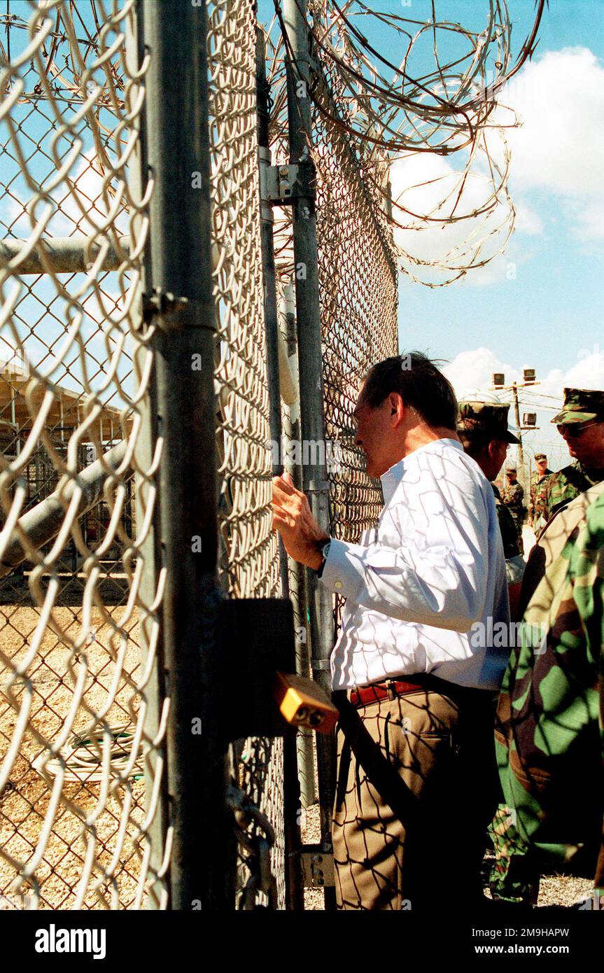 Guantanamo bay detention camp cuba hi-res stock photography and images ...
