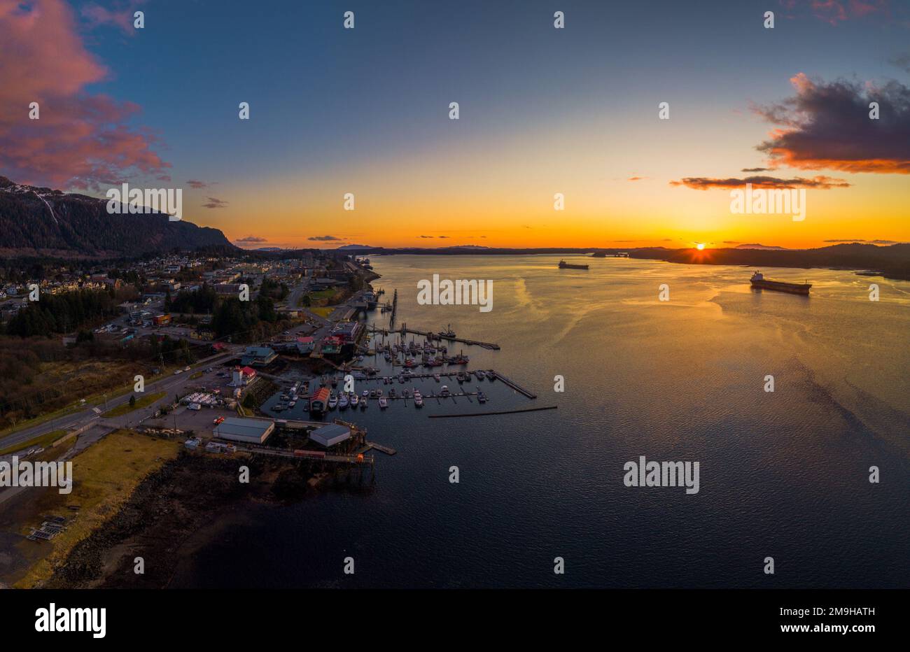 Ocean coastline village in hi-res stock photography and images - Alamy